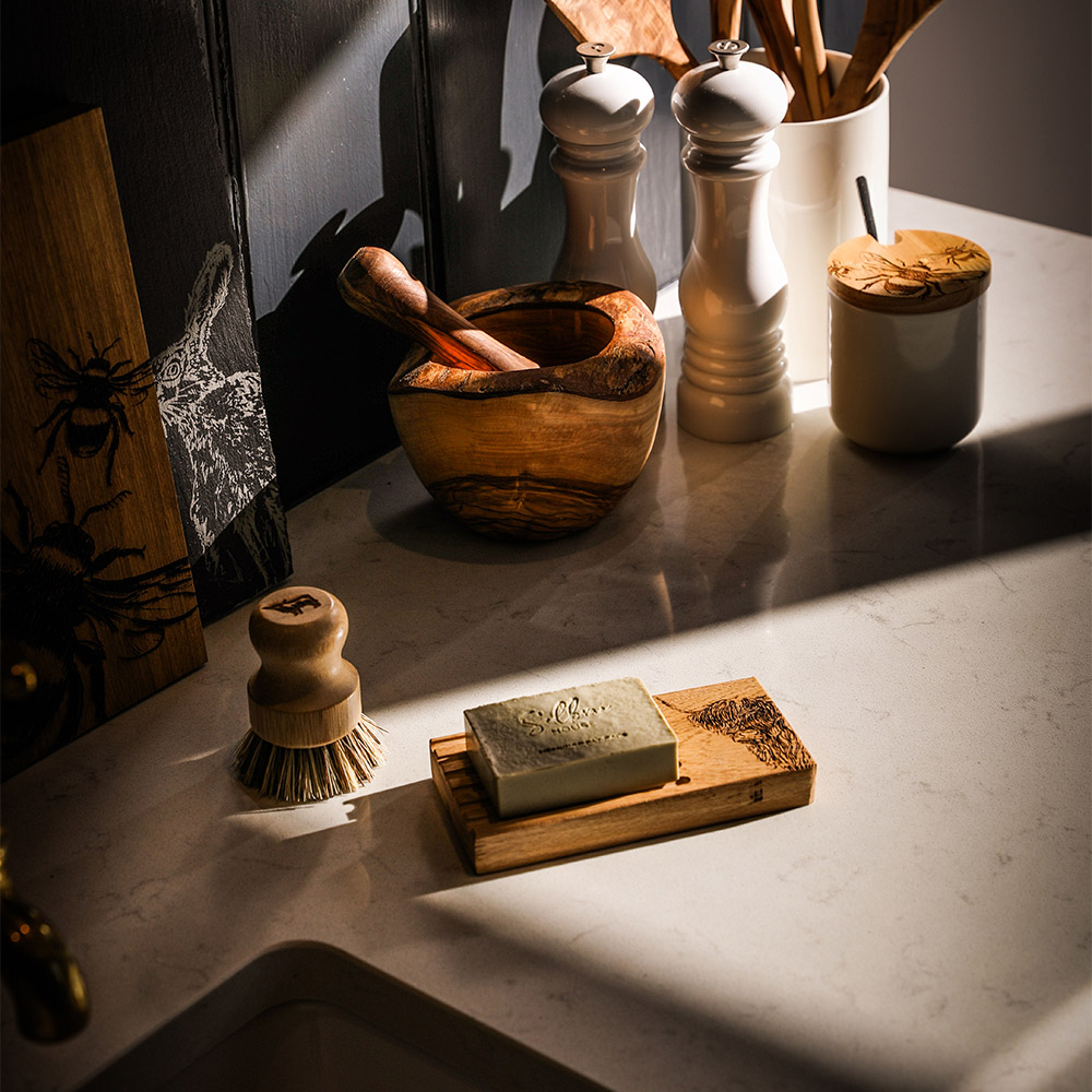 Oak Soap Dish & Soap Set - Highland Cow Side Profile | CREOATE